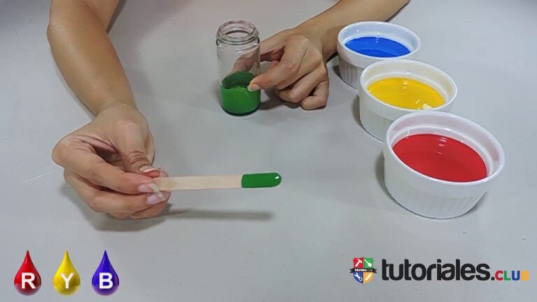 Mezcla de colores: rojo y azul crean el color violeta